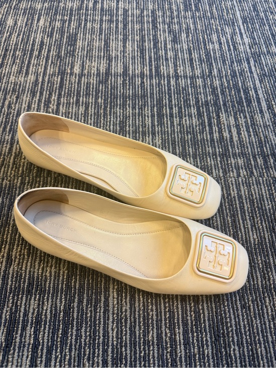 Tory Burch | Shoes | Tory Burch Cream Leather Squaretoe Logo Ballet ...